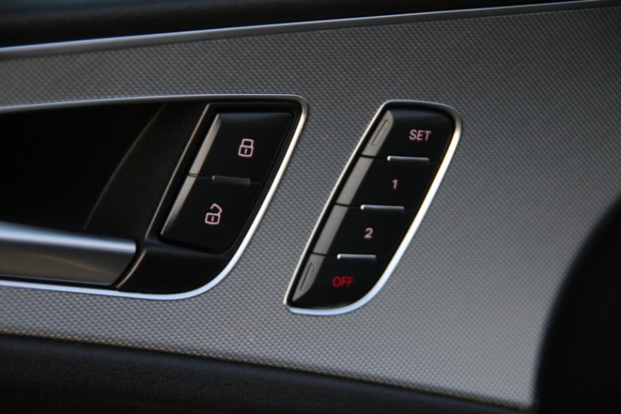 Grey Audi Allroad 2014 in Riga, with an engine capacity of 3.00 L and mileage of 298 thousand km for 12990 €, photo 6 on AUTOMOTO.COM.LV