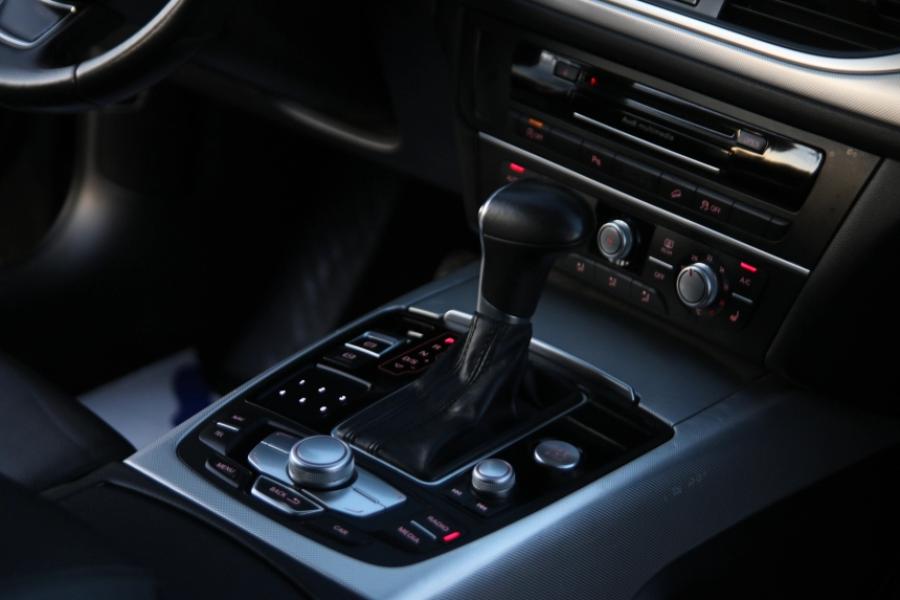 Grey Audi Allroad 2014 in Riga, with an engine capacity of 3.00 L and mileage of 298 thousand km for 12990 €, photo 11 on AUTOMOTO.COM.LV