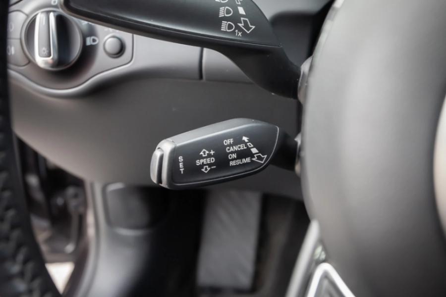 Grey Audi Allroad 2015 in Riga, with an engine capacity of 2.00 L and mileage of 239 thousand km for 14900 €, photo 7 on AUTOMOTO.COM.LV