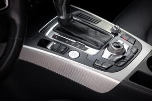Grey Audi Allroad 2015 in Riga, with an engine capacity of 2.00 L and mileage of 239 thousand km for 14900 €, photo 9 on AUTOMOTO.COM.LV