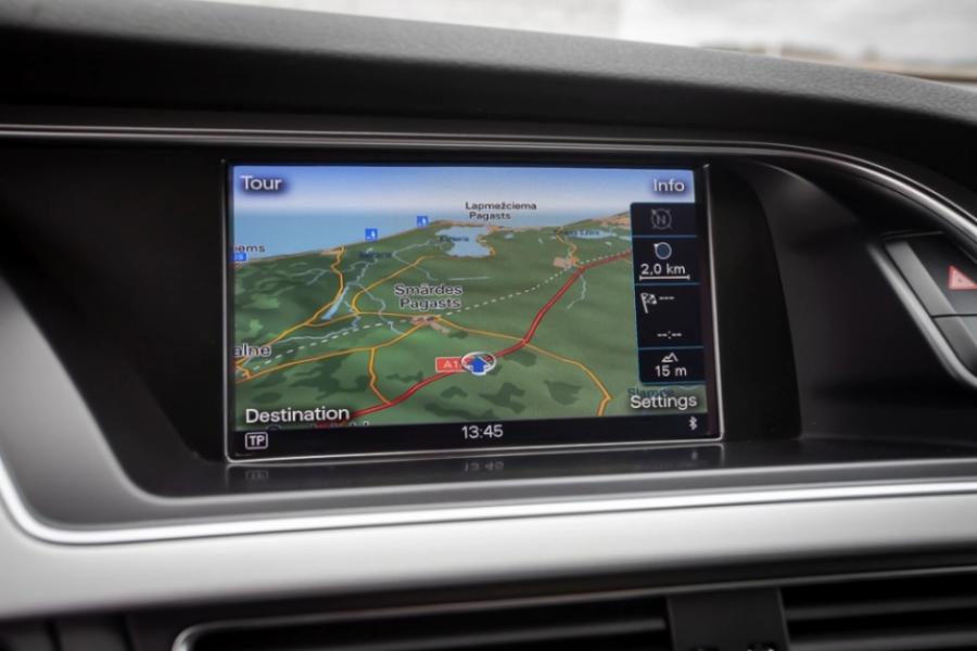 Grey Audi Allroad 2015 in Riga, with an engine capacity of 2.00 L and mileage of 239 thousand km for 14900 €, photo 13 on AUTOMOTO.COM.LV