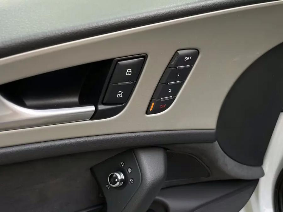 White Audi Allroad 2016 in Riga, with an engine capacity of 3.00 L and mileage of 235 thousand km for 10000 €, photo 16 on AUTOMOTO.COM.LV