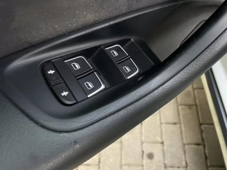 White Audi Allroad 2016 in Riga, with an engine capacity of 3.00 L and mileage of 235 thousand km for 10000 €, photo 17 on AUTOMOTO.COM.LV