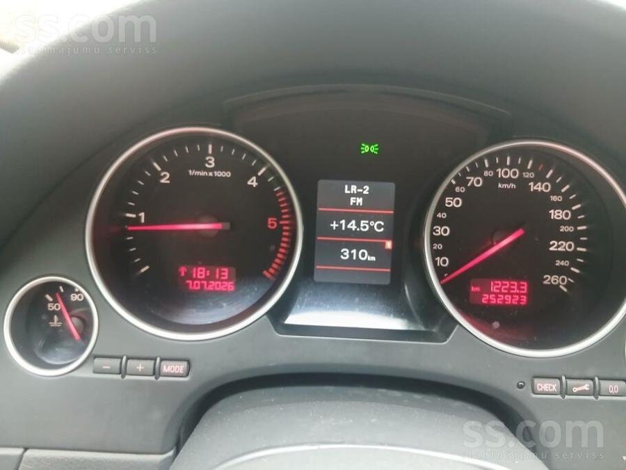 Black Audi Cabriolet 2004 in Ogre, with an engine capacity of 2.50 L and mileage of 253 thousand km for 3200 €, photo 12 on AUTOMOTO.COM.LV