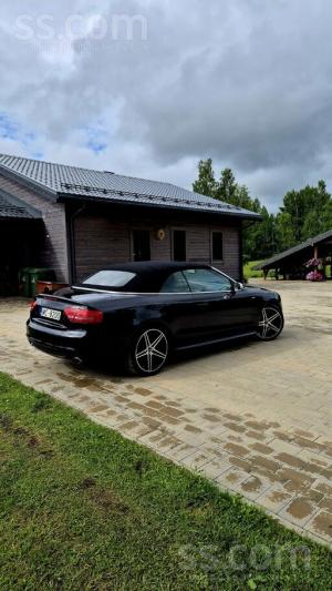 Black Audi Cabriolet 2010 in Cesis, with an engine capacity of 3.00 L and mileage of 288 thousand km for 6969 €, photo 5 on AUTOMOTO.COM.LV
