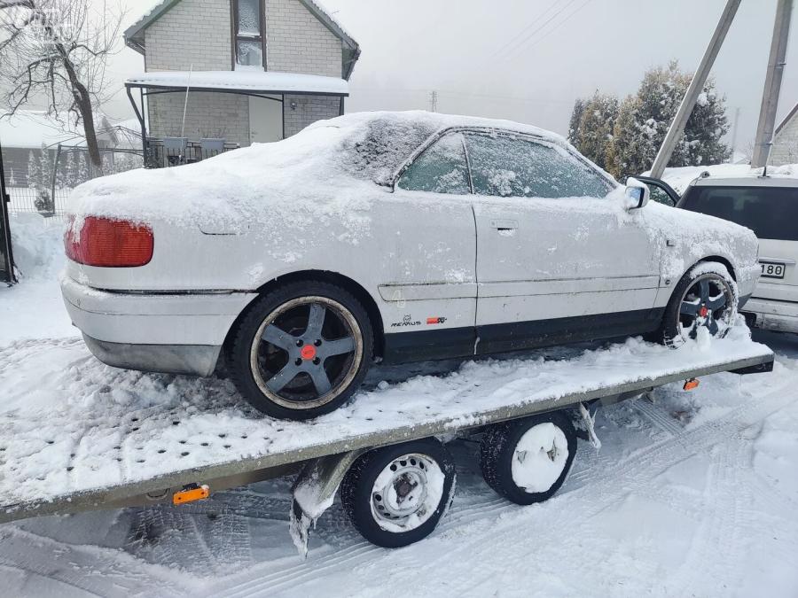 Pelēks Audi Cabriolet 1993 Klaipėda, ar dzinēja tilpumu 2.00 L un nobraukumu 155 tūkst. km par 1650 €, foto 2 vietnē AUTOMOTO.COM.LV
