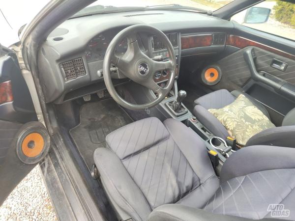 Grey Audi Cabriolet 1993 in Klaipeda, with an engine capacity of 2.00 L and mileage of 155 thousand km for 1650 €, photo 6 on AUTOMOTO.COM.LV