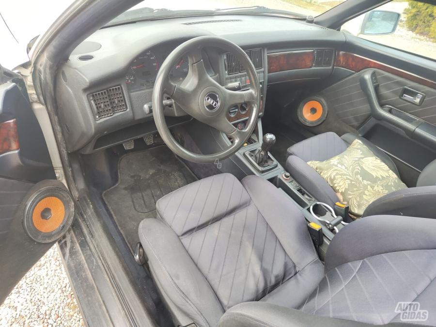 Pelēks Audi Cabriolet 1993 Klaipėda, ar dzinēja tilpumu 2.00 L un nobraukumu 155 tūkst. km par 1650 €, foto 6 vietnē AUTOMOTO.COM.LV