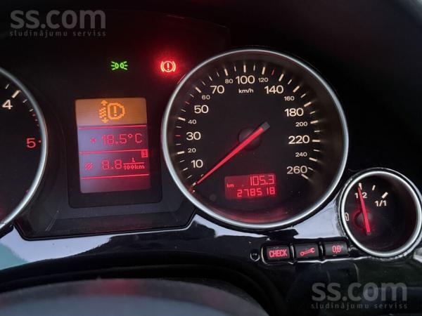 Sarkans Audi Cabriolet 2003 Rīga, ar dzinēja tilpumu 2.50 L un nobraukumu 280 tūkst. km par 6000 €, foto 4 vietnē AUTOMOTO.COM.LV