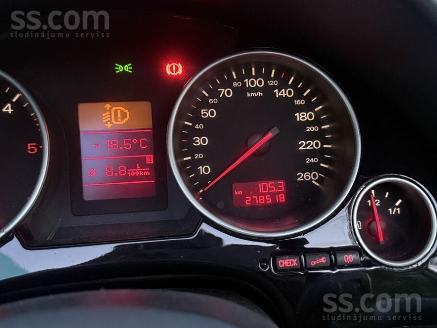 Red Audi Cabriolet 2003 in Riga, with an engine capacity of 2.50 L and mileage of 280 thousand km for 6000 €, photo 5 on AUTOMOTO.COM.LV