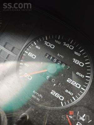 Sarkans Audi Coupe 1989 Liepāja, ar dzinēja tilpumu 2.30 L un nobraukumu 215 tūkst. km par 4260 €, foto 7 vietnē AUTOMOTO.COM.LV