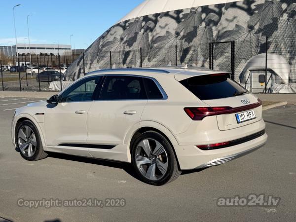 Beige Audi E-Tron 2020 in Tallinn, with an engine capacity of 0.00 L and mileage of 126 thousand km for 27000 €, photo 3 on AUTOMOTO.COM.LV