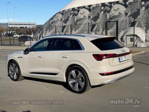 Smilšu krāsa Audi E-Tron 2020 Tallina, ar dzinēja tilpumu 0.00 L un nobraukumu 126 tūkst. km par 27000 €, foto 4 vietnē AUTOMOTO.COM.LV