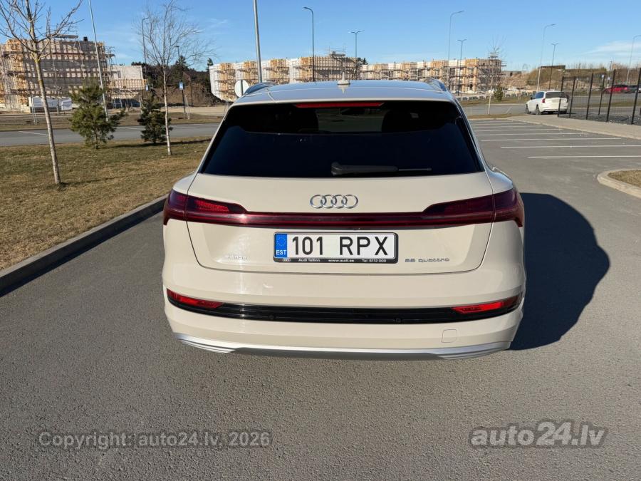 Smilšu krāsa Audi E-Tron 2020 Tallina, ar dzinēja tilpumu 0.00 L un nobraukumu 126 tūkst. km par 27000 €, foto 6 vietnē AUTOMOTO.COM.LV