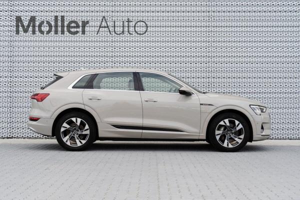 Beige Audi E-Tron 2020 in Marupe, with an engine capacity of 0.00 L and mileage of 144 thousand km for 29900 €, photo 6 on AUTOMOTO.COM.LV