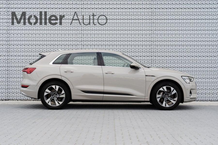Beige Audi E-Tron 2020 in Marupe, with an engine capacity of 0.00 L and mileage of 144 thousand km for 29900 €, photo 6 on AUTOMOTO.COM.LV