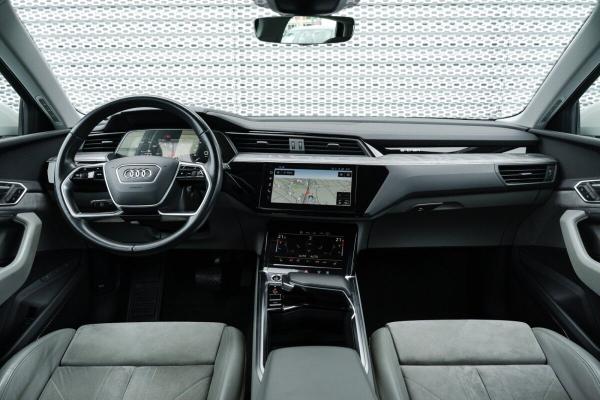 Beige Audi E-Tron 2020 in Marupe, with an engine capacity of 0.00 L and mileage of 144 thousand km for 29900 €, photo 7 on AUTOMOTO.COM.LV
