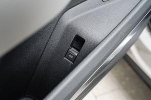 Beige Audi E-Tron 2020 in Marupe, with an engine capacity of 0.00 L and mileage of 144 thousand km for 29900 €, photo 9 on AUTOMOTO.COM.LV