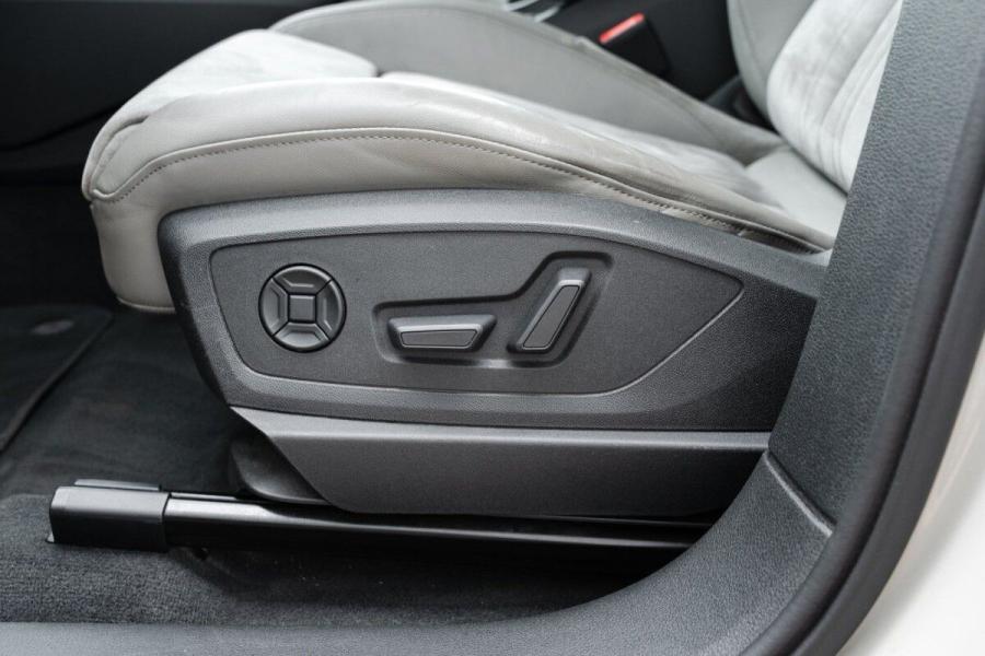 Beige Audi E-Tron 2020 in Marupe, with an engine capacity of 0.00 L and mileage of 144 thousand km for 29900 €, photo 12 on AUTOMOTO.COM.LV