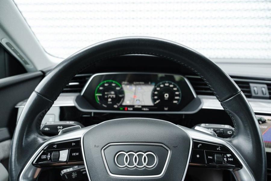 Beige Audi E-Tron 2020 in Marupe, with an engine capacity of 0.00 L and mileage of 144 thousand km for 29900 €, photo 17 on AUTOMOTO.COM.LV