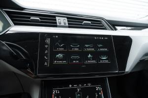 Beige Audi E-Tron 2020 in Marupe, with an engine capacity of 0.00 L and mileage of 144 thousand km for 29900 €, photo 20 on AUTOMOTO.COM.LV