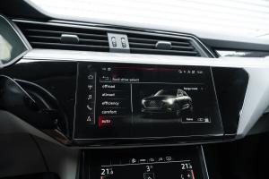 Beige Audi E-Tron 2020 in Marupe, with an engine capacity of 0.00 L and mileage of 144 thousand km for 29900 €, photo 21 on AUTOMOTO.COM.LV