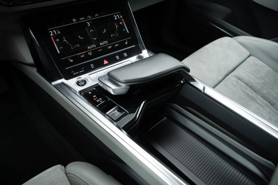 Beige Audi E-Tron 2020 in Marupe, with an engine capacity of 0.00 L and mileage of 144 thousand km for 29900 €, photo 27 on AUTOMOTO.COM.LV