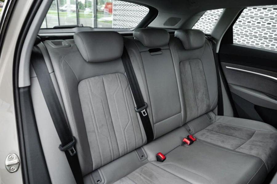 Beige Audi E-Tron 2020 in Marupe, with an engine capacity of 0.00 L and mileage of 144 thousand km for 29900 €, photo 28 on AUTOMOTO.COM.LV