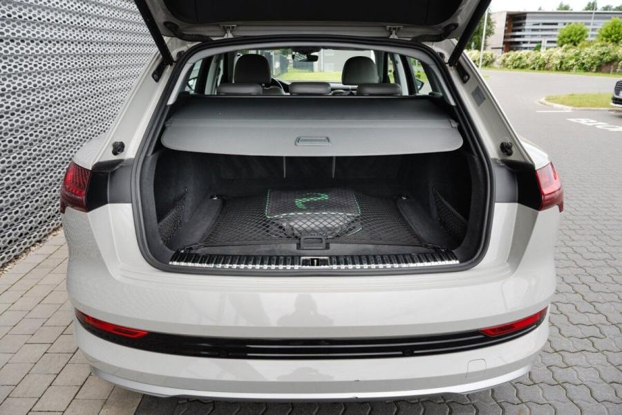 Beige Audi E-Tron 2020 in Marupe, with an engine capacity of 0.00 L and mileage of 144 thousand km for 29900 €, photo 29 on AUTOMOTO.COM.LV