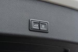 Beige Audi E-Tron 2020 in Marupe, with an engine capacity of 0.00 L and mileage of 144 thousand km for 29900 €, photo 30 on AUTOMOTO.COM.LV