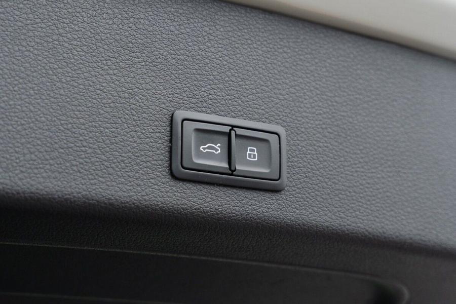 Beige Audi E-Tron 2020 in Marupe, with an engine capacity of 0.00 L and mileage of 144 thousand km for 29900 €, photo 30 on AUTOMOTO.COM.LV