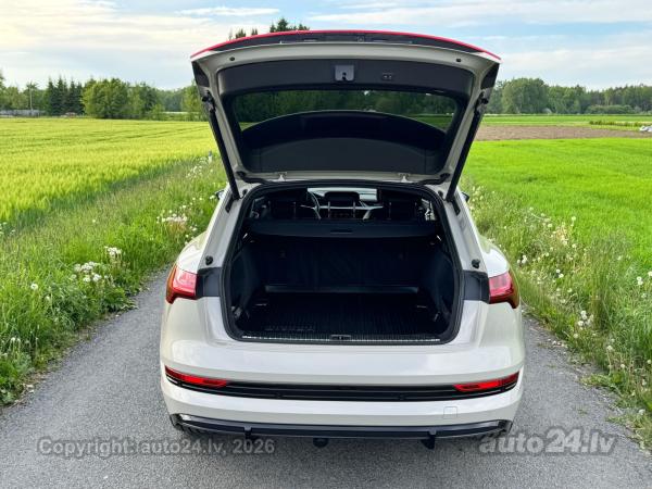 Smilšu krāsa Audi E-Tron 2022 Tallina, ar dzinēja tilpumu 0.00 L un nobraukumu 55 tūkst. km par 49900 €, foto 10 vietnē AUTOMOTO.COM.LV