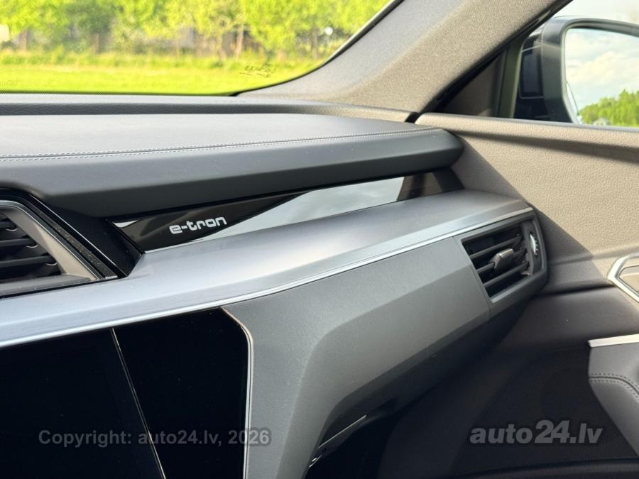 Smilšu krāsa Audi E-Tron 2022 Tallina, ar dzinēja tilpumu 0.00 L un nobraukumu 55 tūkst. km par 49900 €, foto 15 vietnē AUTOMOTO.COM.LV
