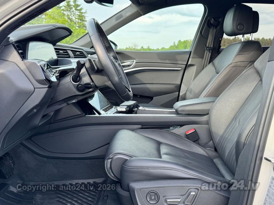 Smilšu krāsa Audi E-Tron 2022 Tallina, ar dzinēja tilpumu 0.00 L un nobraukumu 55 tūkst. km par 49900 €, foto 17 vietnē AUTOMOTO.COM.LV