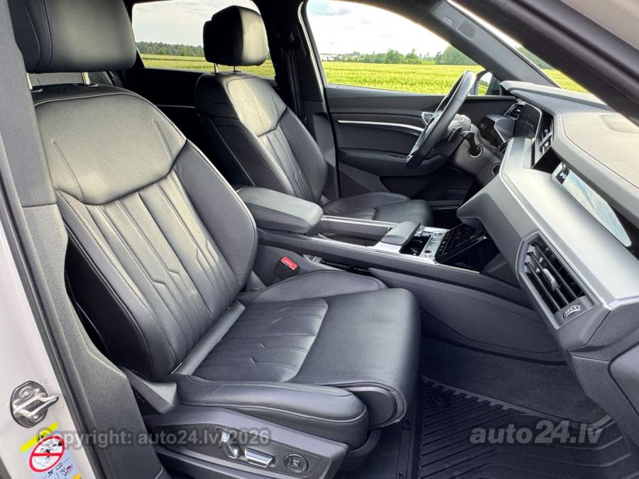 Smilšu krāsa Audi E-Tron 2022 Tallina, ar dzinēja tilpumu 0.00 L un nobraukumu 55 tūkst. km par 49900 €, foto 19 vietnē AUTOMOTO.COM.LV