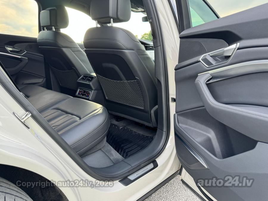 Smilšu krāsa Audi E-Tron 2022 Tallina, ar dzinēja tilpumu 0.00 L un nobraukumu 55 tūkst. km par 49900 €, foto 21 vietnē AUTOMOTO.COM.LV