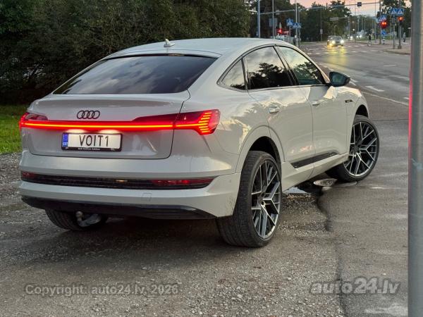 Бежевый Ауди E-Tron 2022 в Таллин, объемом двигателя 0.00 л и пробегом 158 тыс. км за 43900 €, фото 3 на AUTOMOTO.COM.LV