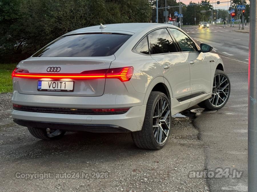 Beige Audi E-Tron 2022 in Tallinn, with an engine capacity of 0.00 L and mileage of 158 thousand km for 43900 €, photo 3 on AUTOMOTO.COM.LV