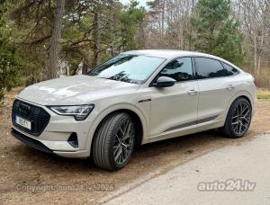 Beige Audi E-Tron 2022 in Tallinn, with an engine capacity of 0.00 L and mileage of 158 thousand km for 43900 €, photo 5 on AUTOMOTO.COM.LV