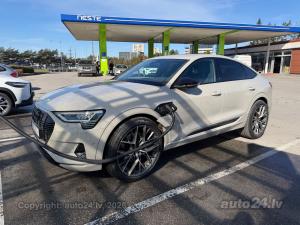 Beige Audi E-Tron 2022 in Tallinn, with an engine capacity of 0.00 L and mileage of 158 thousand km for 43900 €, photo 6 on AUTOMOTO.COM.LV
