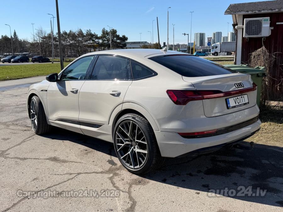Beige Audi E-Tron 2022 in Tallinn, with an engine capacity of 0.00 L and mileage of 158 thousand km for 43900 €, photo 7 on AUTOMOTO.COM.LV
