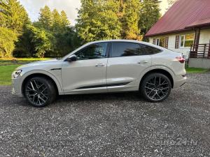 Beige Audi E-Tron 2022 in Tallinn, with an engine capacity of 0.00 L and mileage of 158 thousand km for 43900 €, photo 8 on AUTOMOTO.COM.LV