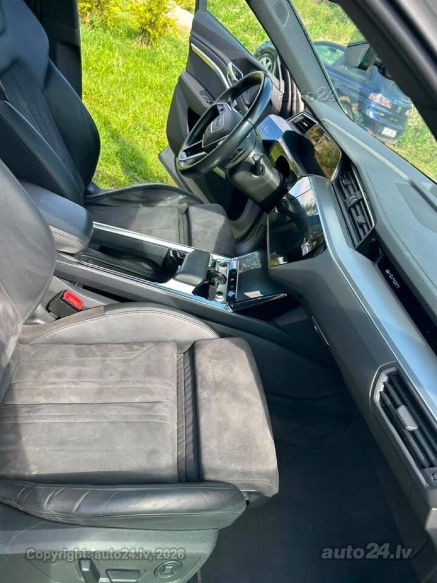 Beige Audi E-Tron 2022 in Tallinn, with an engine capacity of 0.00 L and mileage of 158 thousand km for 43900 €, photo 11 on AUTOMOTO.COM.LV
