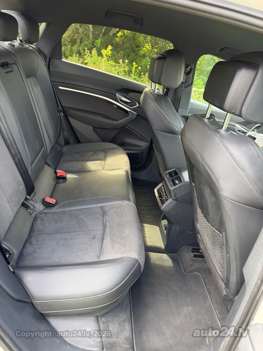 Beige Audi E-Tron 2022 in Tallinn, with an engine capacity of 0.00 L and mileage of 158 thousand km for 43900 €, photo 14 on AUTOMOTO.COM.LV