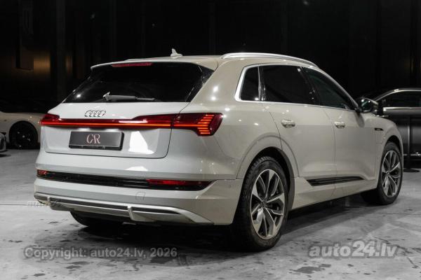 Beige Audi E-Tron 2021 in Valmiera, with an engine capacity of 0.00 L and mileage of 85 thousand km for 35000 €, photo 4 on AUTOMOTO.COM.LV