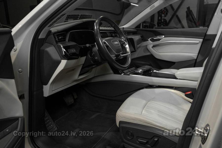 Smilšu krāsa Audi E-Tron 2021 Valmiera, ar dzinēja tilpumu 0.00 L un nobraukumu 85 tūkst. km par 35000 €, foto 9 vietnē AUTOMOTO.COM.LV