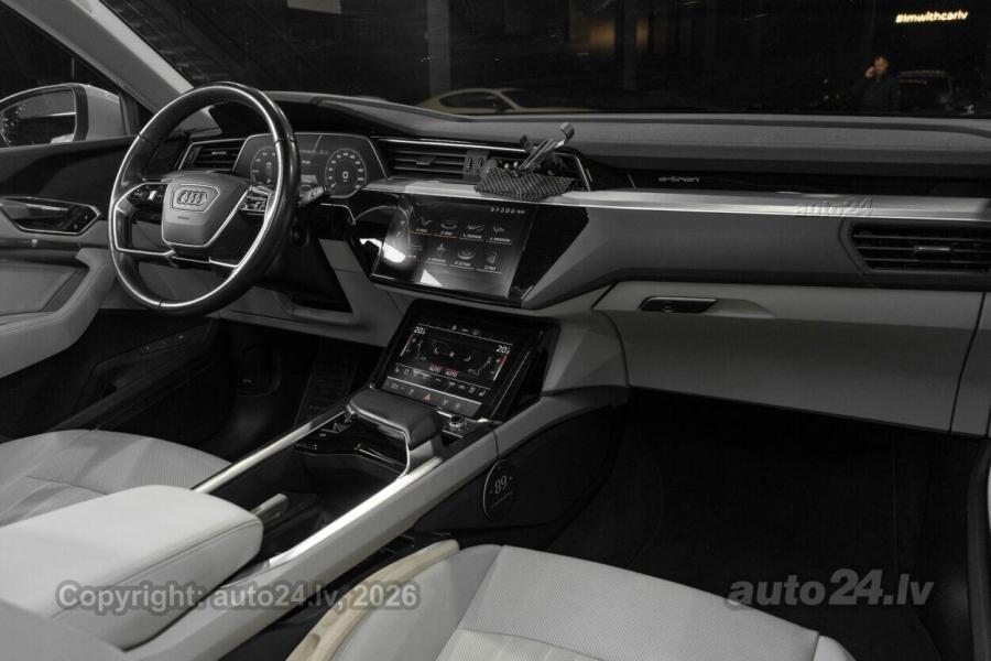 Smilšu krāsa Audi E-Tron 2021 Valmiera, ar dzinēja tilpumu 0.00 L un nobraukumu 85 tūkst. km par 35000 €, foto 12 vietnē AUTOMOTO.COM.LV