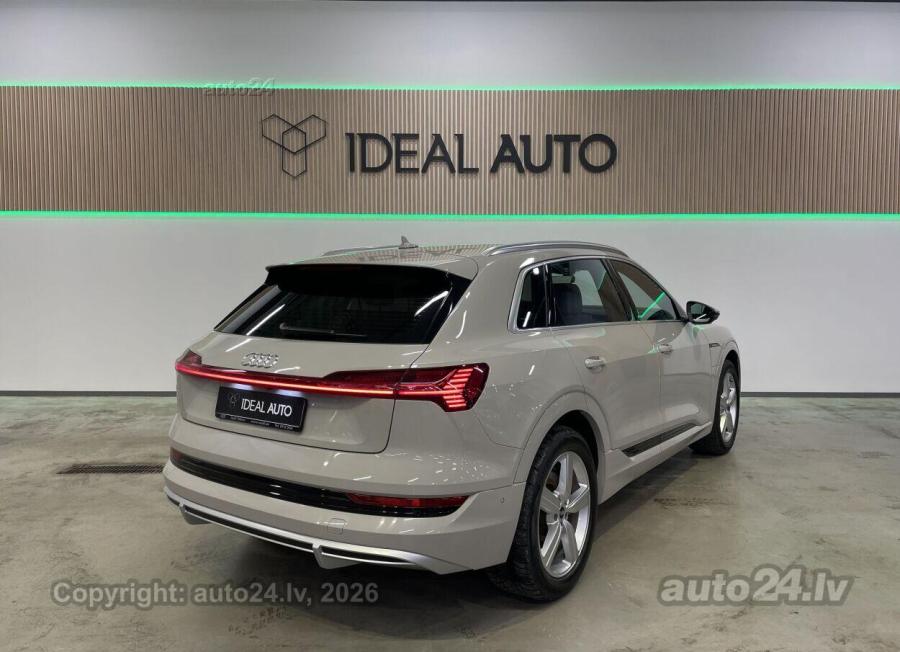 Smilšu krāsa Audi E-Tron 2022 Tallina, ar dzinēja tilpumu 0.00 L un nobraukumu 61 tūkst. km par 35000 €, foto 4 vietnē AUTOMOTO.COM.LV