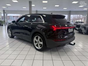 Black Audi E-Tron 2019 in Kaunas, with an engine capacity of 0.00 L and mileage of 67 thousand km for 31660 €, photo 4 on AUTOMOTO.COM.LV
