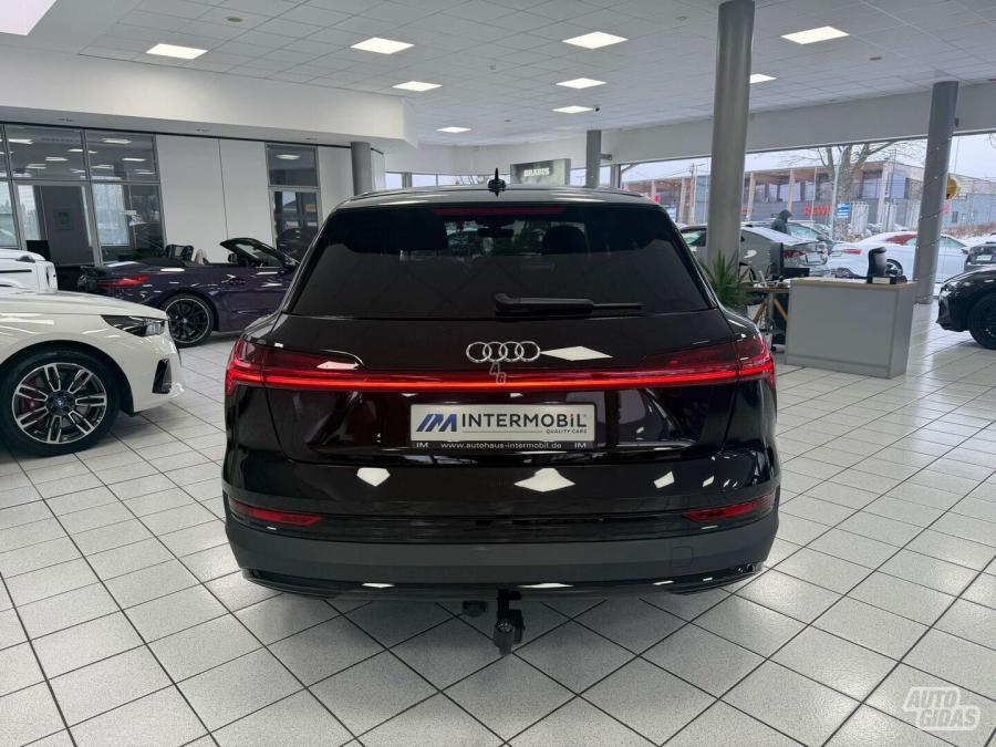 Black Audi E-Tron 2019 in Kaunas, with an engine capacity of 0.00 L and mileage of 67 thousand km for 31660 €, photo 5 on AUTOMOTO.COM.LV